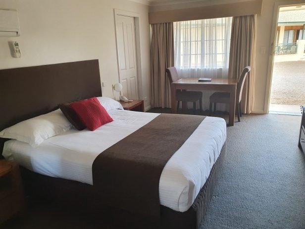 EXECUTIVE QUEEN ROOM – The Aston Motel Tamworth